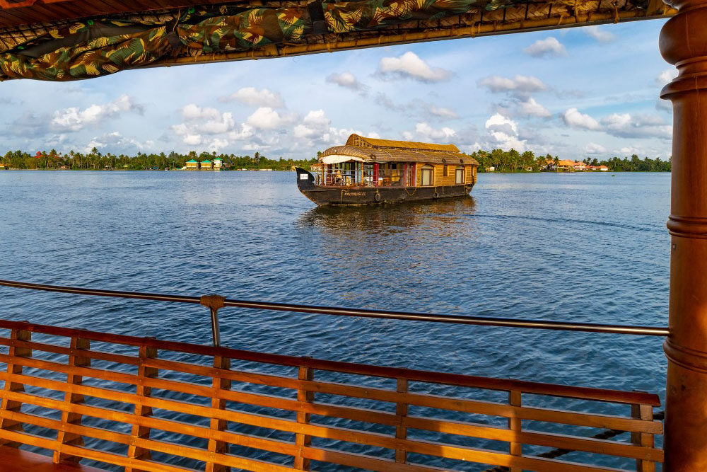 Best 7 Luxury Houseboats in Alappuzha (Alleppey), Kerala - Live Kerala